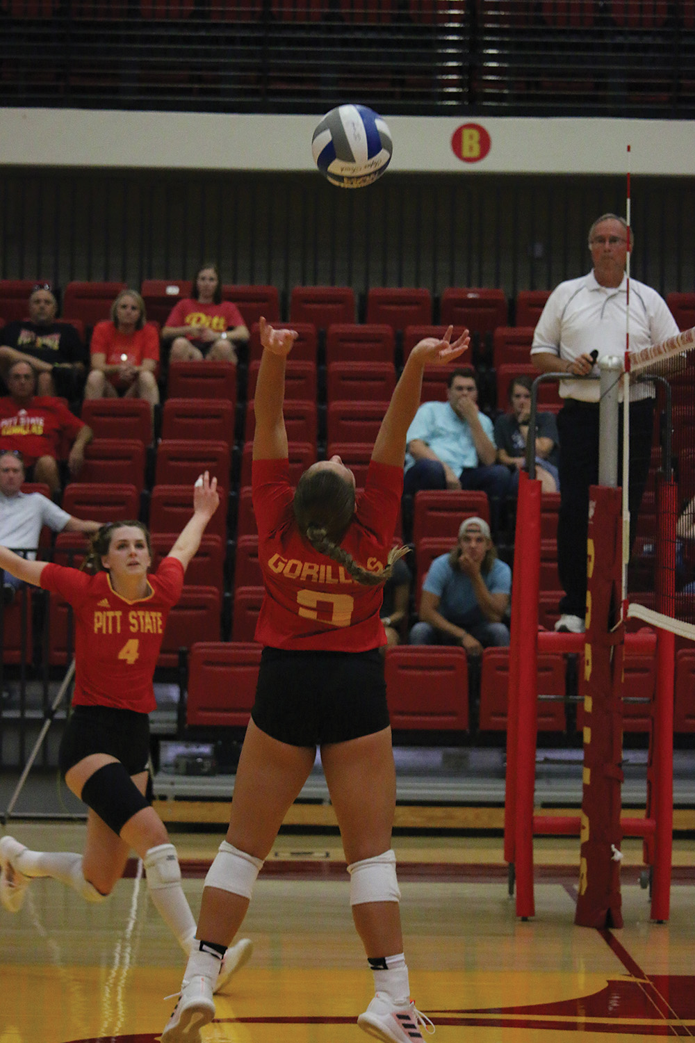 Volleyball dominates conference opener – The Collegio