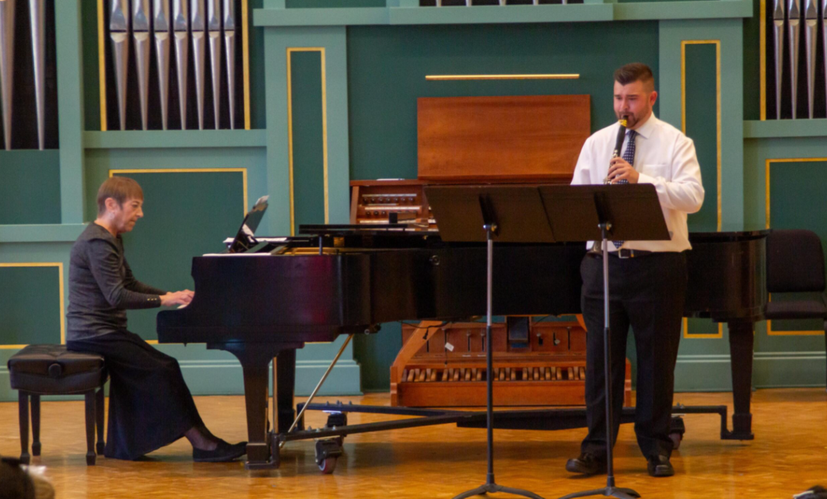 After ‘sixty hours of outside practice,’ Joel Garber performs senior clarinet recital | The Collegio